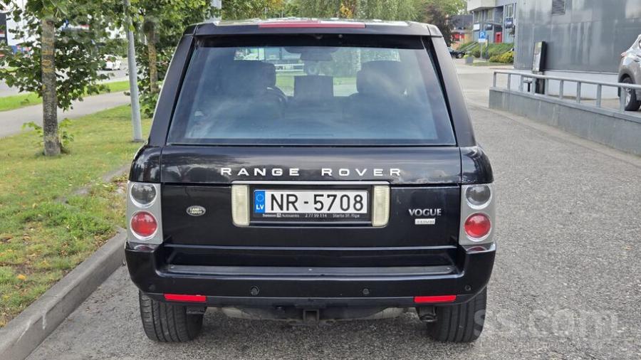 Melns Land Rover Range Rover 2002 Rīga, ar dzinēja tilpumu 3.00 L un nobraukumu 390 tūkst. km par 4700 €, foto 5 vietnē AUTOMOTO.COM.LV