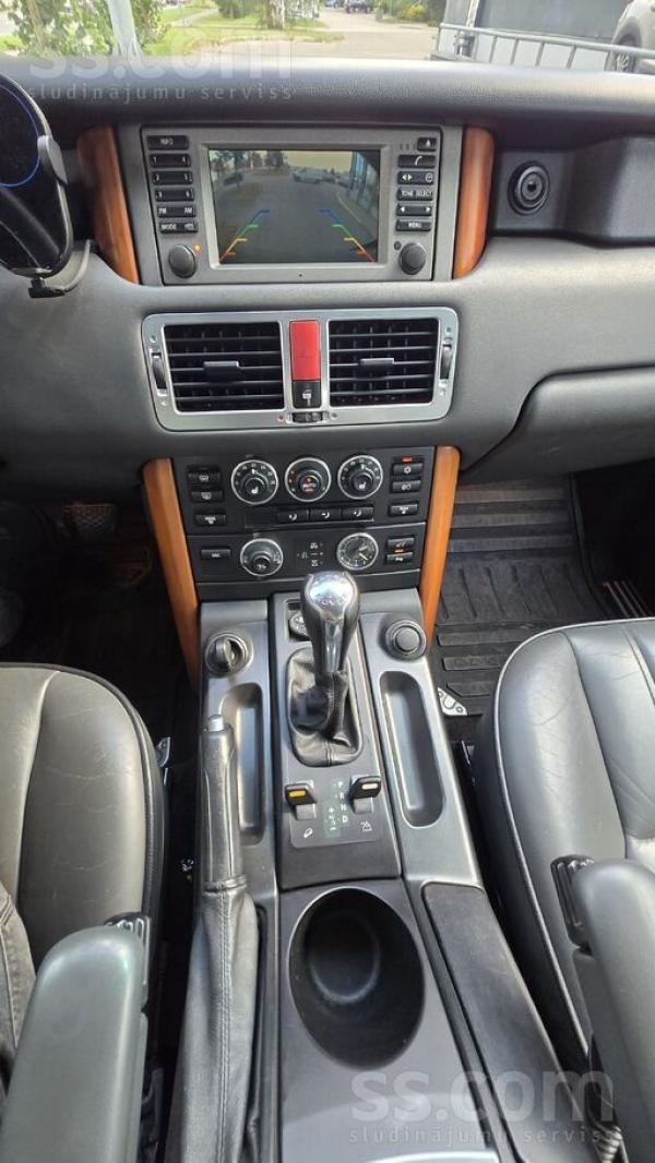 Melns Land Rover Range Rover 2002 Rīga, ar dzinēja tilpumu 3.00 L un nobraukumu 390 tūkst. km par 4700 €, foto 7 vietnē AUTOMOTO.COM.LV
