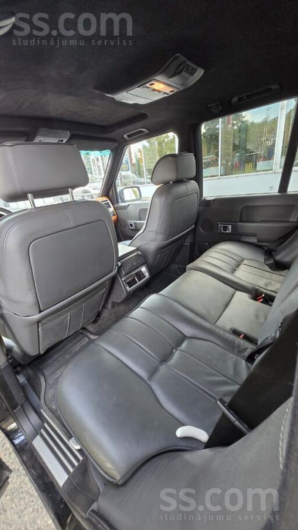 Melns Land Rover Range Rover 2002 Rīga, ar dzinēja tilpumu 3.00 L un nobraukumu 390 tūkst. km par 4700 €, foto 8 vietnē AUTOMOTO.COM.LV
