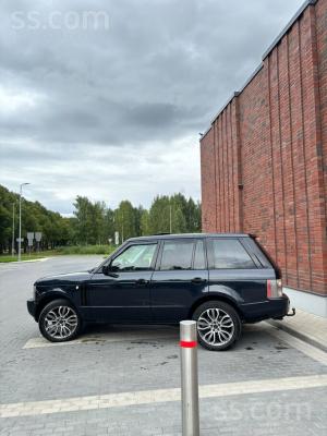 Melns Land Rover Range Rover 2003 Kuldīga, ar dzinēja tilpumu 3.00 L un nobraukumu 380 tūkst. km par 5499 €, foto 4 vietnē AUTOMOTO.COM.LV