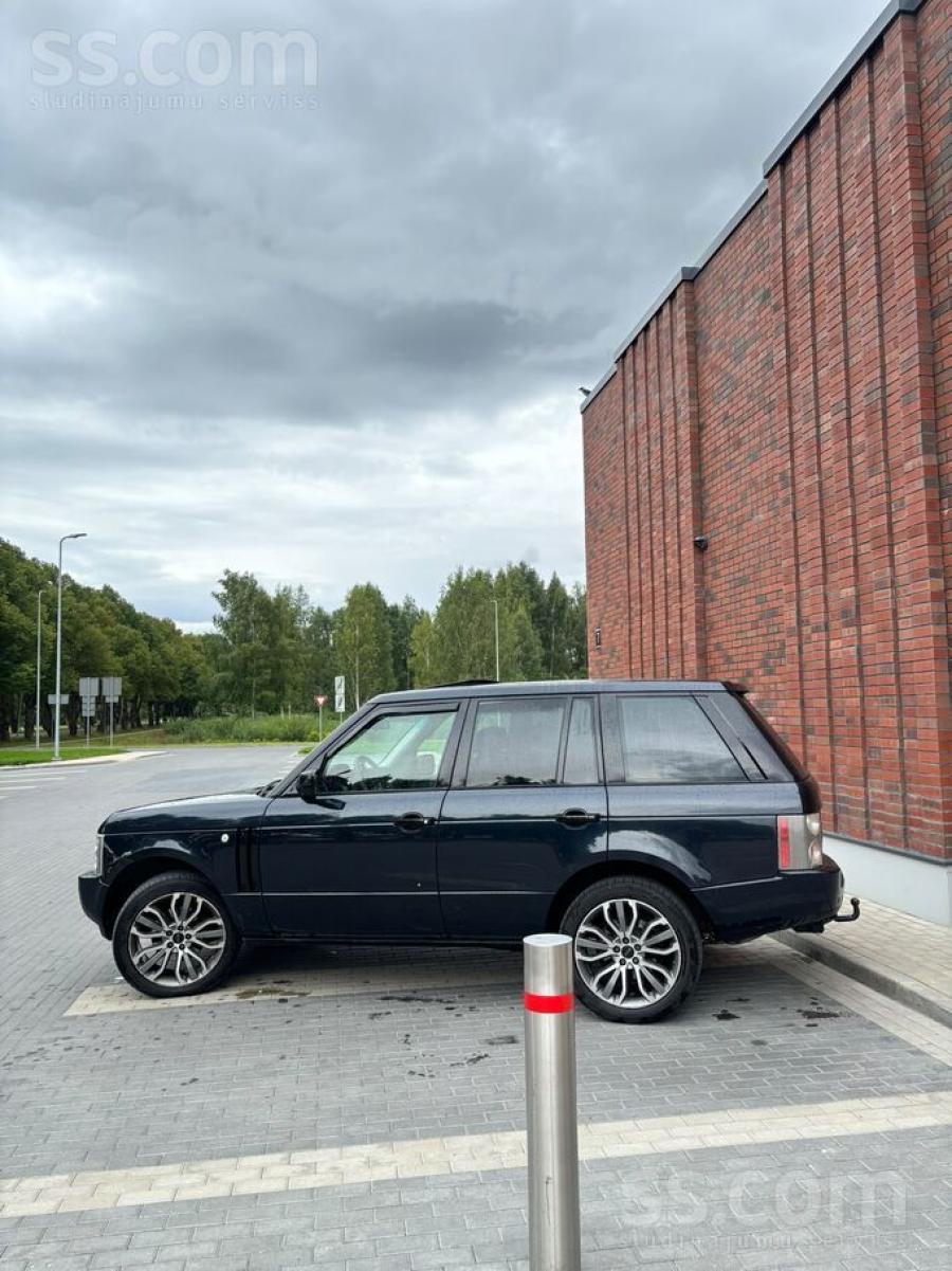 Melns Land Rover Range Rover 2003 Kuldīga, ar dzinēja tilpumu 3.00 L un nobraukumu 380 tūkst. km par 5499 €, foto 4 vietnē AUTOMOTO.COM.LV