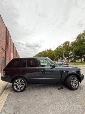 Melns Land Rover Range Rover 2003 Kuldīga, ar dzinēja tilpumu 3.00 L un nobraukumu 380 tūkst. km par 5499 €, foto 5 vietnē AUTOMOTO.COM.LV