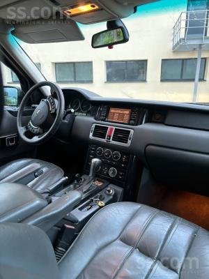 Melns Land Rover Range Rover 2003 Kuldīga, ar dzinēja tilpumu 3.00 L un nobraukumu 380 tūkst. km par 5499 €, foto 6 vietnē AUTOMOTO.COM.LV