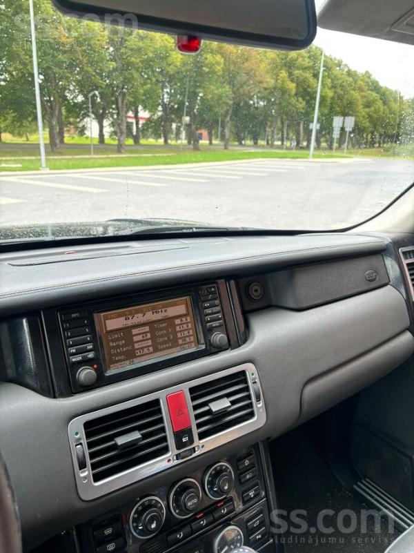 Melns Land Rover Range Rover 2003 Kuldīga, ar dzinēja tilpumu 3.00 L un nobraukumu 380 tūkst. km par 5499 €, foto 6 vietnē AUTOMOTO.COM.LV
