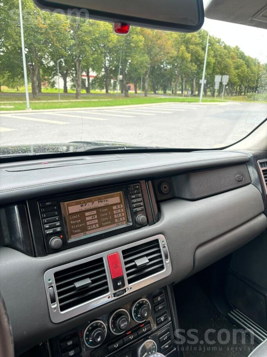 Melns Land Rover Range Rover 2003 Kuldīga, ar dzinēja tilpumu 3.00 L un nobraukumu 380 tūkst. km par 5499 €, foto 7 vietnē AUTOMOTO.COM.LV