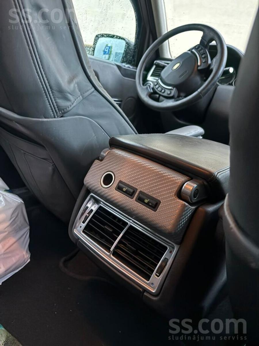 Melns Land Rover Range Rover 2003 Kuldīga, ar dzinēja tilpumu 3.00 L un nobraukumu 380 tūkst. km par 5499 €, foto 8 vietnē AUTOMOTO.COM.LV
