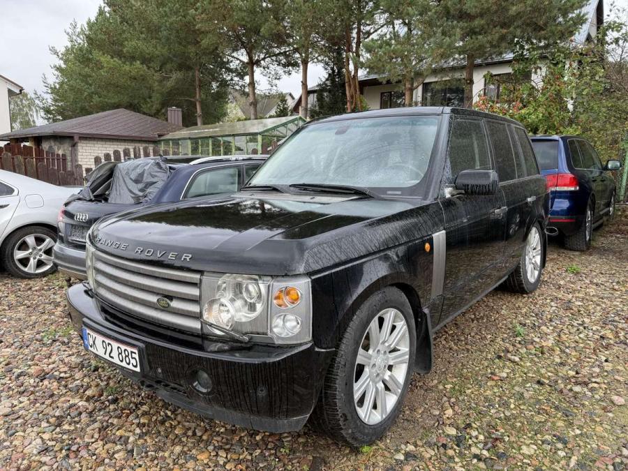 Black Land Rover Range Rover 2004 in Utena, with an engine capacity of 2.93 L and mileage of 280 thousand km for 2990 €, photo 3 on AUTOMOTO.COM.LV
