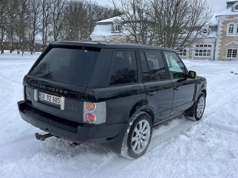 Melns Land Rover Range Rover 2004 Viļņa, ar dzinēja tilpumu 2.93 L un nobraukumu 250 tūkst. km par 4750 €, foto 4 vietnē AUTOMOTO.COM.LV