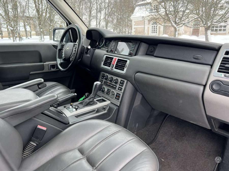 Melns Land Rover Range Rover 2004 Viļņa, ar dzinēja tilpumu 2.93 L un nobraukumu 250 tūkst. km par 4750 €, foto 7 vietnē AUTOMOTO.COM.LV