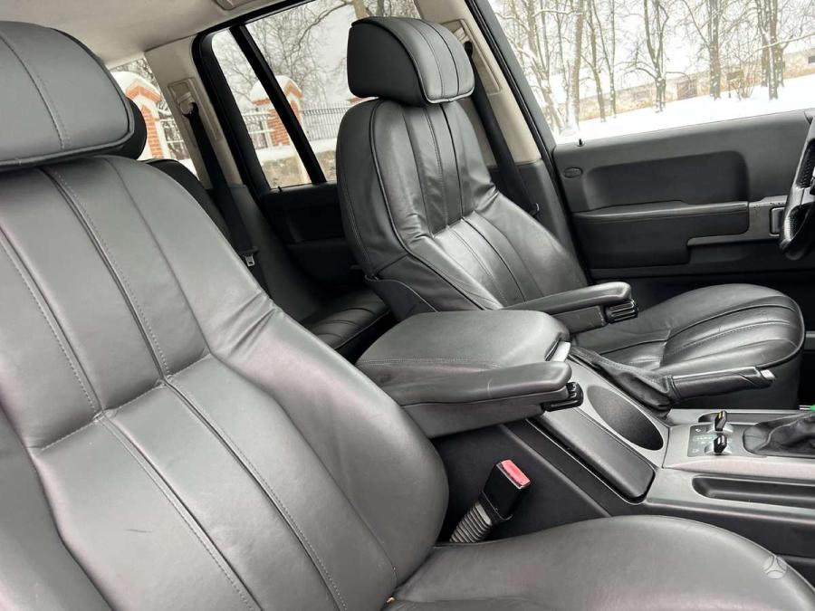 Melns Land Rover Range Rover 2004 Viļņa, ar dzinēja tilpumu 2.93 L un nobraukumu 250 tūkst. km par 4750 €, foto 8 vietnē AUTOMOTO.COM.LV