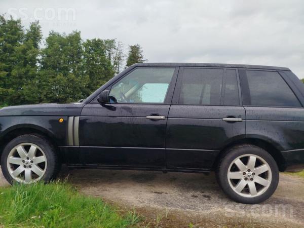 Black Land Rover Range Rover 2005 in Riga, with an engine capacity of 4.40 L and mileage of 402 thousand km for 3200 €, photo 1 on AUTOMOTO.COM.LV