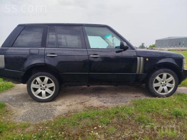 Black Land Rover Range Rover 2005 in Riga, with an engine capacity of 4.40 L and mileage of 402 thousand km for 3200 €, photo 5 on AUTOMOTO.COM.LV