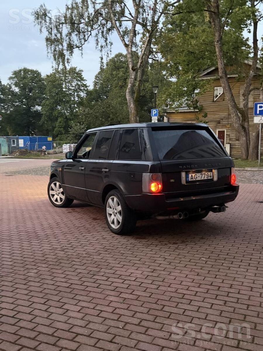 Melns Land Rover Range Rover 2005 Kuldīga, ar dzinēja tilpumu 4.40 L un nobraukumu 400 tūkst. km par 2700 €, foto 4 vietnē AUTOMOTO.COM.LV