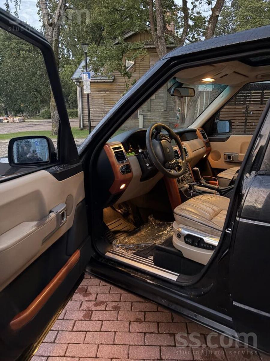 Melns Land Rover Range Rover 2005 Kuldīga, ar dzinēja tilpumu 4.40 L un nobraukumu 400 tūkst. km par 2700 €, foto 6 vietnē AUTOMOTO.COM.LV
