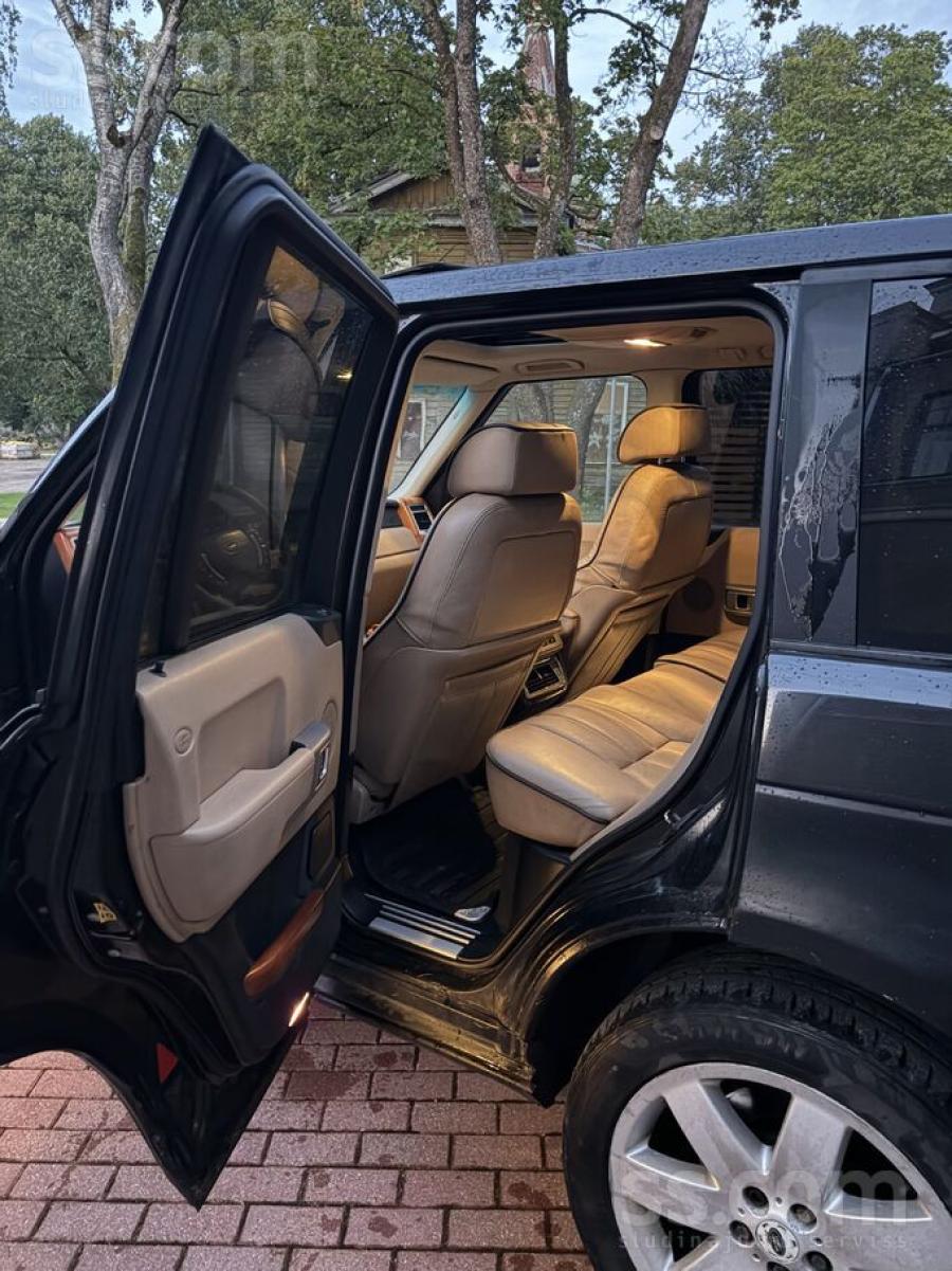 Melns Land Rover Range Rover 2005 Kuldīga, ar dzinēja tilpumu 4.40 L un nobraukumu 400 tūkst. km par 2700 €, foto 8 vietnē AUTOMOTO.COM.LV