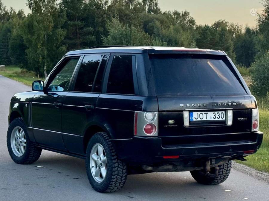 Black Land Rover Range Rover 2005 in Radviliskis, with an engine capacity of 3.00 L and mileage of 360 thousand km for 2100 €, photo 6 on AUTOMOTO.COM.LV