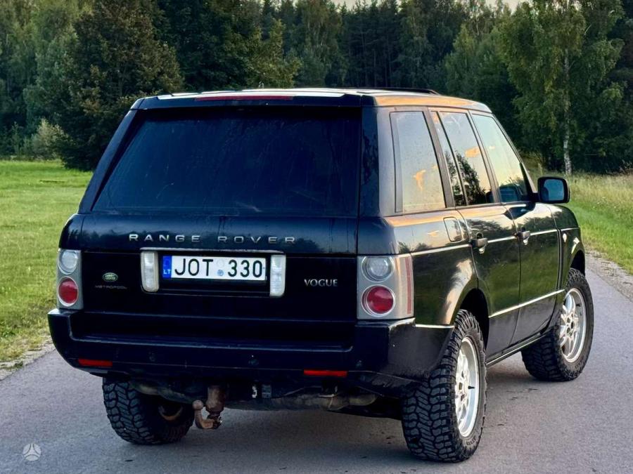 Black Land Rover Range Rover 2005 in Radviliskis, with an engine capacity of 3.00 L and mileage of 360 thousand km for 2100 €, photo 10 on AUTOMOTO.COM.LV