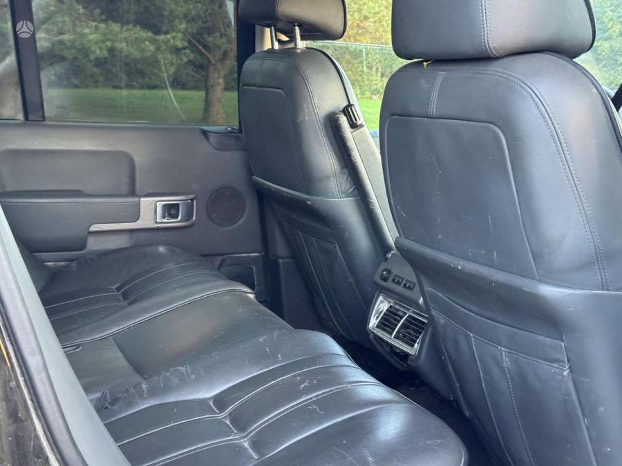 Black Land Rover Range Rover 2005 in Radviliskis, with an engine capacity of 3.00 L and mileage of 360 thousand km for 2100 €, photo 13 on AUTOMOTO.COM.LV