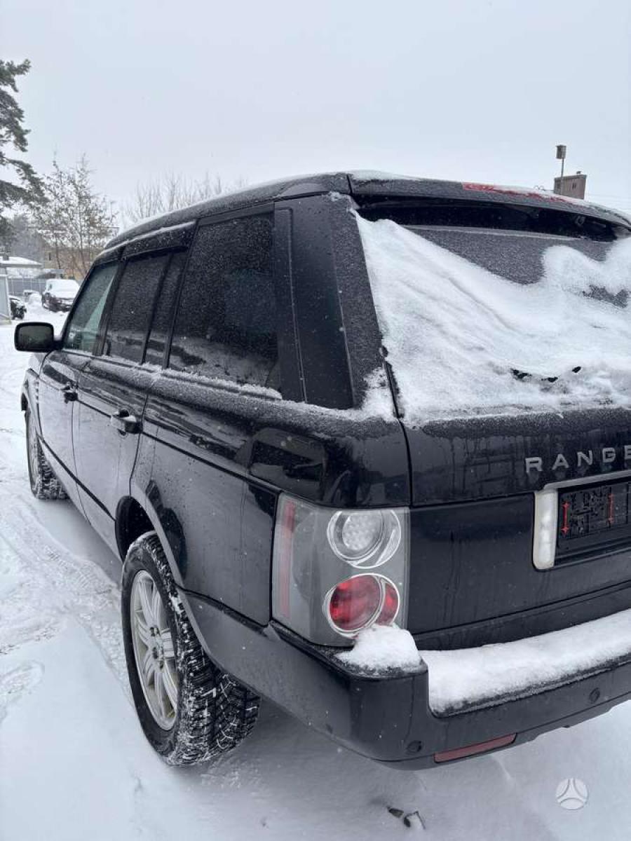 Black Land Rover Range Rover 2006 in Kaunas, with an engine capacity of 3.63 L and mileage of 420 thousand km for 2200 €, photo 6 on AUTOMOTO.COM.LV