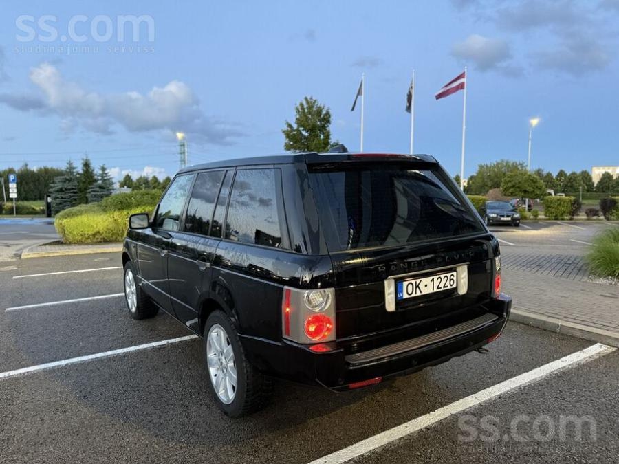 Melns Land Rover Range Rover 2006 Rīga, ar dzinēja tilpumu 3.00 L un nobraukumu 470 tūkst. km par 6500 €, foto 6 vietnē AUTOMOTO.COM.LV