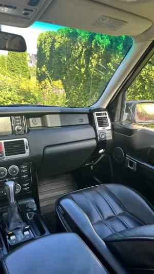 Black Land Rover Range Rover 2006 in Riga, with an engine capacity of 4.20 L and mileage of 276 thousand km for 7000 €, photo 8 on AUTOMOTO.COM.LV