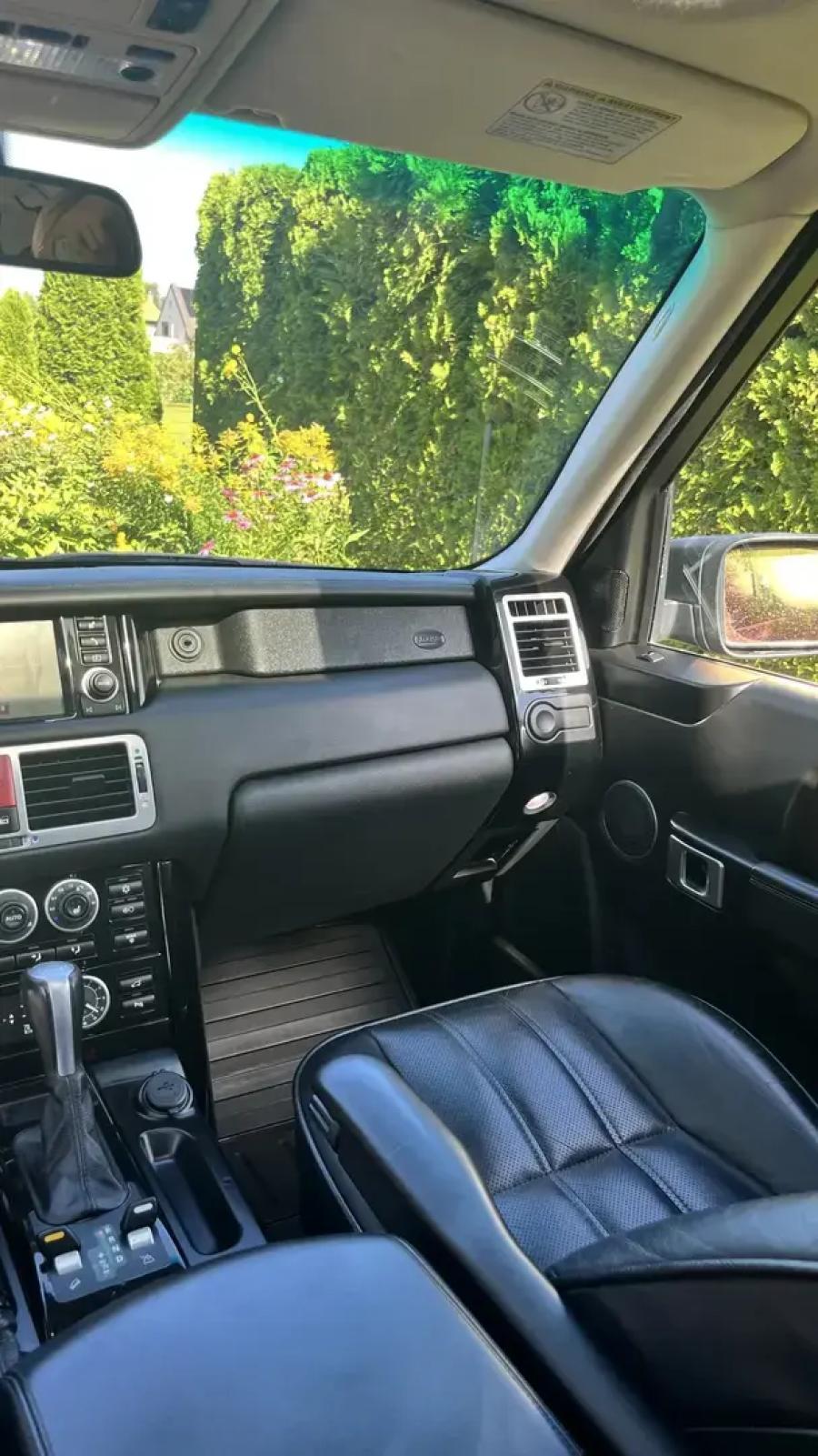 Black Land Rover Range Rover 2006 in Riga, with an engine capacity of 4.20 L and mileage of 276 thousand km for 7000 €, photo 8 on AUTOMOTO.COM.LV