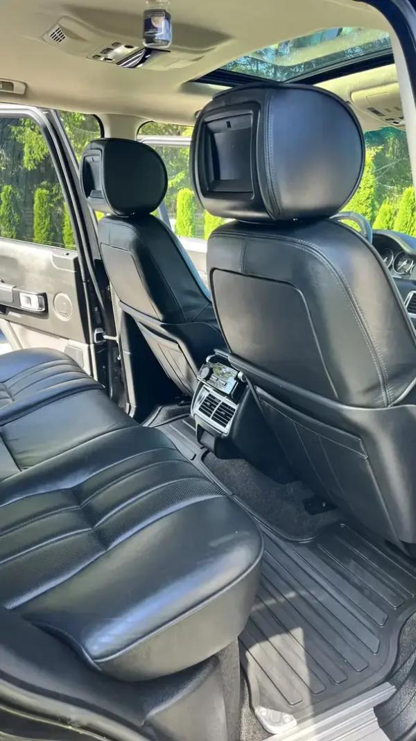 Land Rover Range Rover 2006 in Riga on AUTOMOTO.COM.LV Black Land Rover Range Rover 2006 in Riga, with an engine capacity of 4.20 L and mileage of 276 thousand km for 7000 €, photo 10 on AUTOMOTO.COM.LV