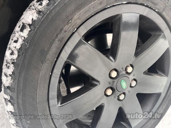 Melns Land Rover Range Rover 2007 Tallina, ar dzinēja tilpumu 3.60 L un nobraukumu 390 tūkst. km par 6300 €, foto 11 vietnē AUTOMOTO.COM.LV