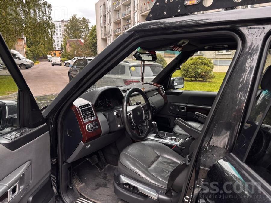 Melns Land Rover Range Rover 2007 Rīga, ar dzinēja tilpumu 3.60 L un nobraukumu 300 tūkst. km par 9799 €, foto 9 vietnē AUTOMOTO.COM.LV