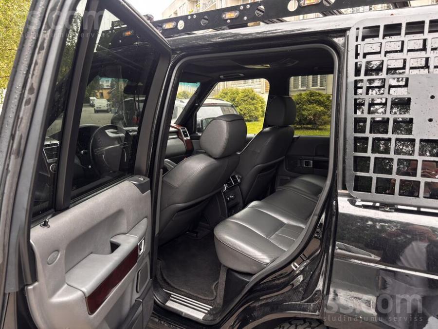 Melns Land Rover Range Rover 2007 Rīga, ar dzinēja tilpumu 3.60 L un nobraukumu 300 tūkst. km par 9799 €, foto 10 vietnē AUTOMOTO.COM.LV