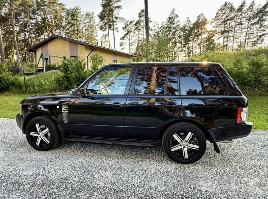 Black Land Rover Range Rover 2007 in Riga, with an engine capacity of 4.20 L and mileage of 334 thousand km for 4500 €, photo 7 on AUTOMOTO.COM.LV