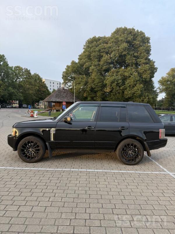 Black Land Rover Range Rover 2007 in Riga, with an engine capacity of 3.60 L and mileage of 390 thousand km for 6400 €, photo 4 on AUTOMOTO.COM.LV