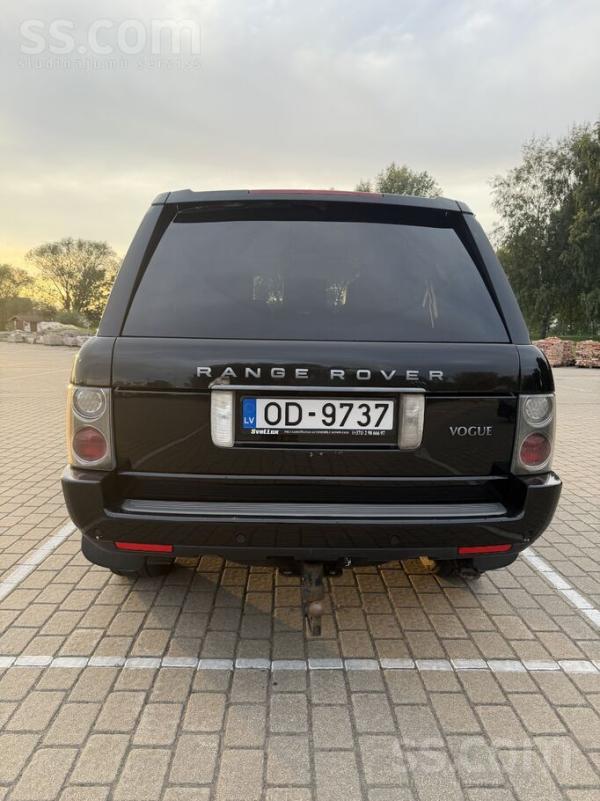 Black Land Rover Range Rover 2007 in Riga, with an engine capacity of 3.60 L and mileage of 390 thousand km for 6400 €, photo 5 on AUTOMOTO.COM.LV