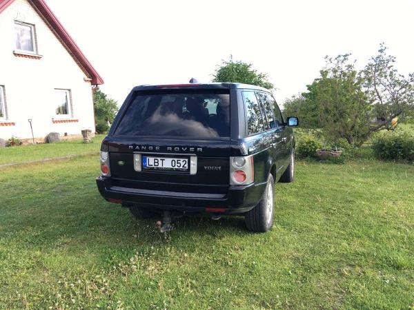Black Land Rover Range Rover 2008 in Siauliai, with an engine capacity of 3.63 L and mileage of 390 thousand km for 7500 €, photo 3 on AUTOMOTO.COM.LV