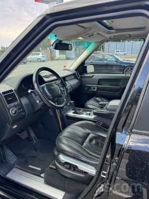 Melns Land Rover Range Rover 2008 Rīga, ar dzinēja tilpumu 3.60 L un nobraukumu 388 tūkst. km par 8900 €, foto 8 vietnē AUTOMOTO.COM.LV