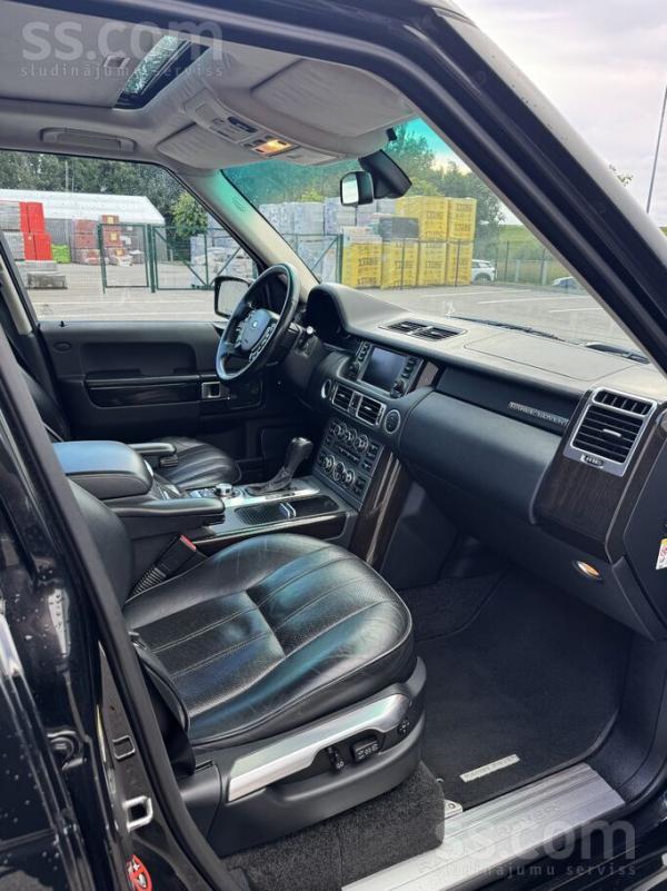 Melns Land Rover Range Rover 2008 Rīga, ar dzinēja tilpumu 3.60 L un nobraukumu 388 tūkst. km par 8900 €, foto 8 vietnē AUTOMOTO.COM.LV