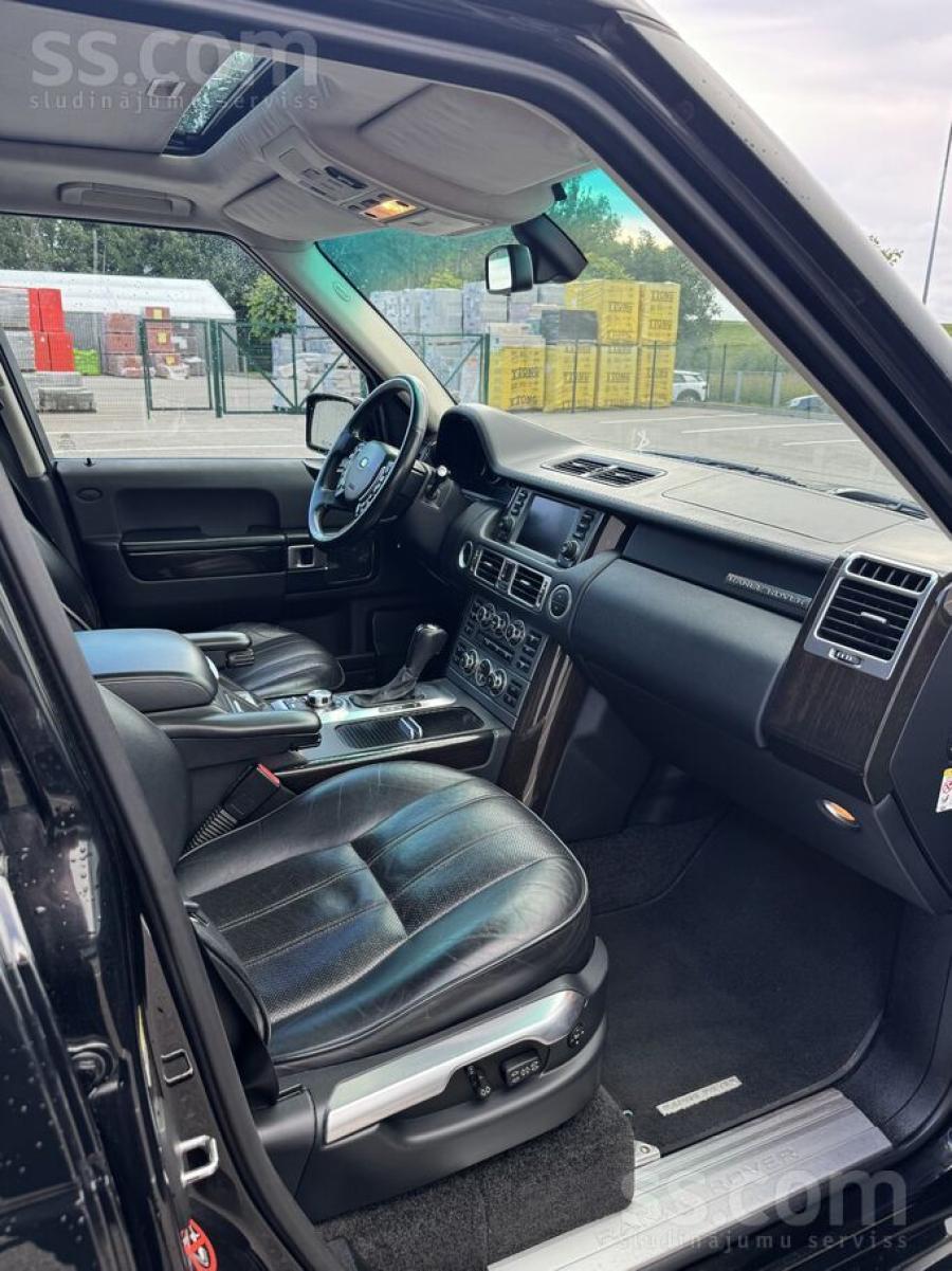 Melns Land Rover Range Rover 2008 Rīga, ar dzinēja tilpumu 3.60 L un nobraukumu 388 tūkst. km par 8900 €, foto 9 vietnē AUTOMOTO.COM.LV