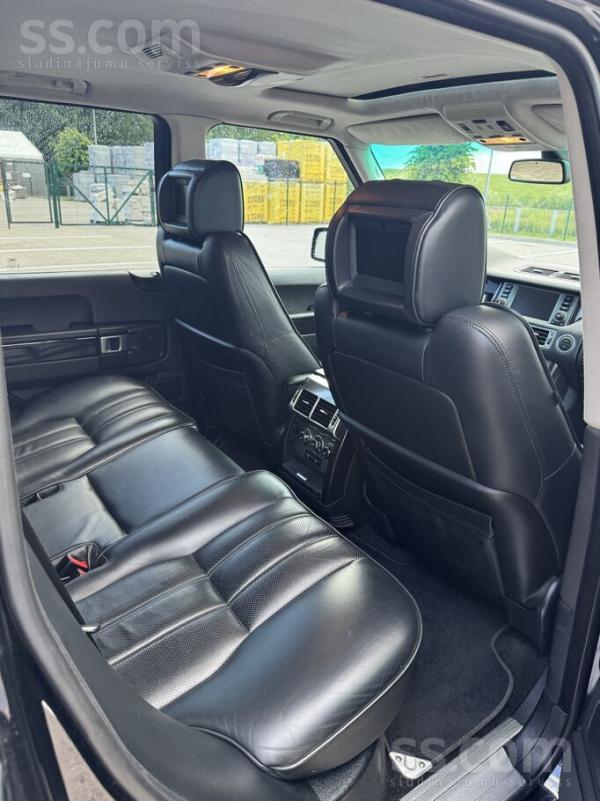 Melns Land Rover Range Rover 2008 Rīga, ar dzinēja tilpumu 3.60 L un nobraukumu 388 tūkst. km par 8900 €, foto 9 vietnē AUTOMOTO.COM.LV