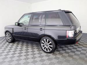 Melns Land Rover Range Rover 2008 Tallina, ar dzinēja tilpumu 3.70 L un nobraukumu 411 tūkst. km par 3299 €, foto 17 vietnē AUTOMOTO.COM.LV