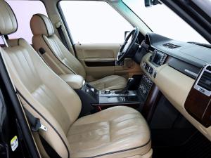 Melns Land Rover Range Rover 2008 Tallina, ar dzinēja tilpumu 3.70 L un nobraukumu 411 tūkst. km par 3299 €, foto 21 vietnē AUTOMOTO.COM.LV