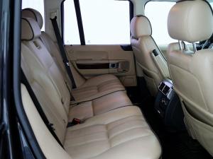 Melns Land Rover Range Rover 2008 Tallina, ar dzinēja tilpumu 3.70 L un nobraukumu 411 tūkst. km par 3299 €, foto 23 vietnē AUTOMOTO.COM.LV