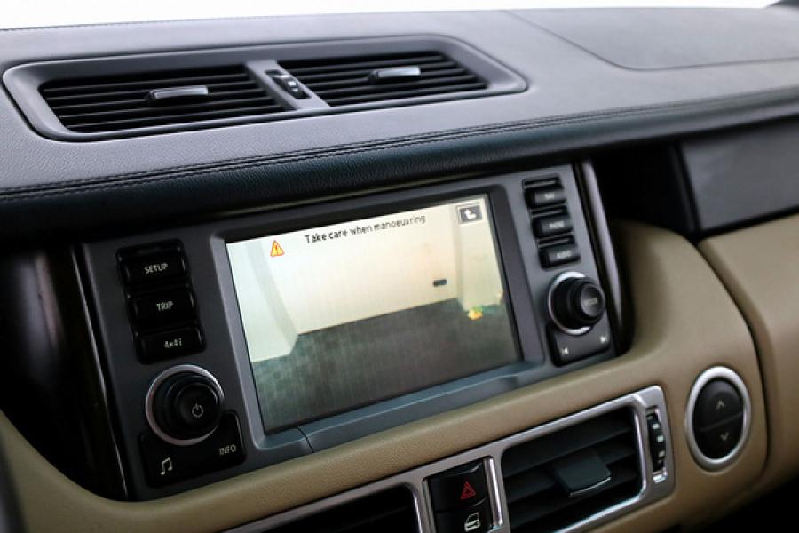 Melns Land Rover Range Rover 2008 Tallina, ar dzinēja tilpumu 3.70 L un nobraukumu 411 tūkst. km par 3299 €, foto 9 vietnē AUTOMOTO.COM.LV
