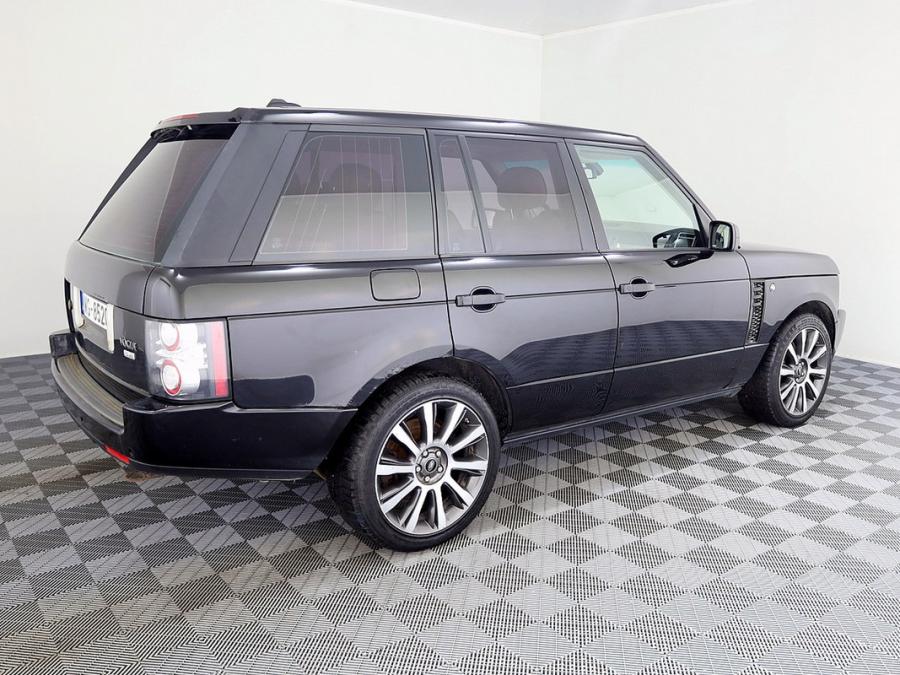 Melns Land Rover Range Rover 2008 Tallina, ar dzinēja tilpumu 3.70 L un nobraukumu 411 tūkst. km par 3299 €, foto 16 vietnē AUTOMOTO.COM.LV