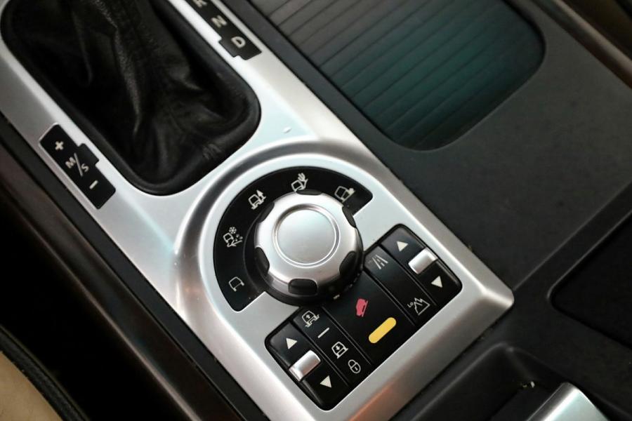Melns Land Rover Range Rover 2008 Tallina, ar dzinēja tilpumu 3.70 L un nobraukumu 411 tūkst. km par 3299 €, foto 28 vietnē AUTOMOTO.COM.LV