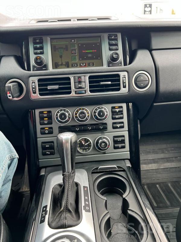 Land Rover Range Rover 2008 Rēzekne vietnē Melns Land Rover Range Rover 2008 Rēzekne, ar dzinēja tilpumu 3.60 L un nobraukumu 500 tūkst. km par 5900 €, foto 8 vietnē AUTOMOTO.COM.LV
