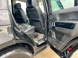 Melns Land Rover Range Rover 2008 Rēzekne, ar dzinēja tilpumu 3.60 L un nobraukumu 500 tūkst. km par 5900 €, foto 10 vietnē AUTOMOTO.COM.LV