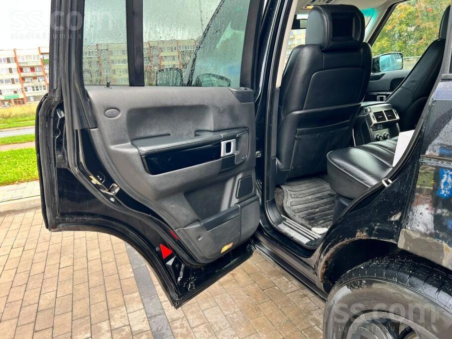 Melns Land Rover Range Rover 2008 Rēzekne, ar dzinēja tilpumu 3.60 L un nobraukumu 500 tūkst. km par 5900 €, foto 11 vietnē AUTOMOTO.COM.LV