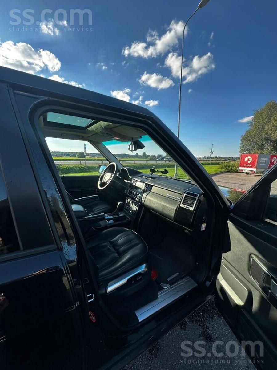 Black Land Rover Range Rover 2009 in Jekabpils, with an engine capacity of 3.60 L and mileage of 320 thousand km for 8000 €, photo 4 on AUTOMOTO.COM.LV