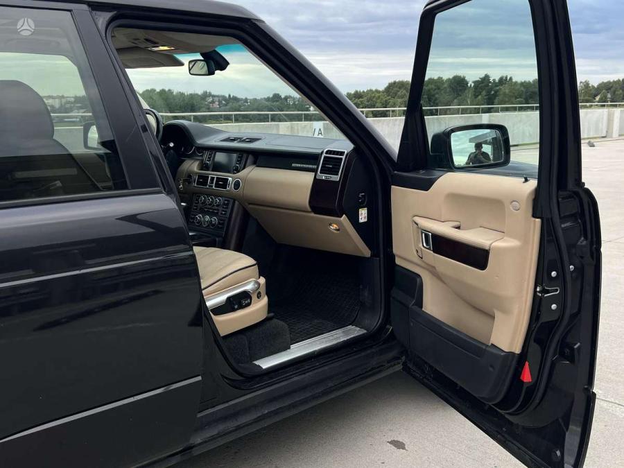 Melns Land Rover Range Rover 2009 Viļņa, ar dzinēja tilpumu 3.63 L un nobraukumu 270 tūkst. km par 5450 €, foto 22 vietnē AUTOMOTO.COM.LV
