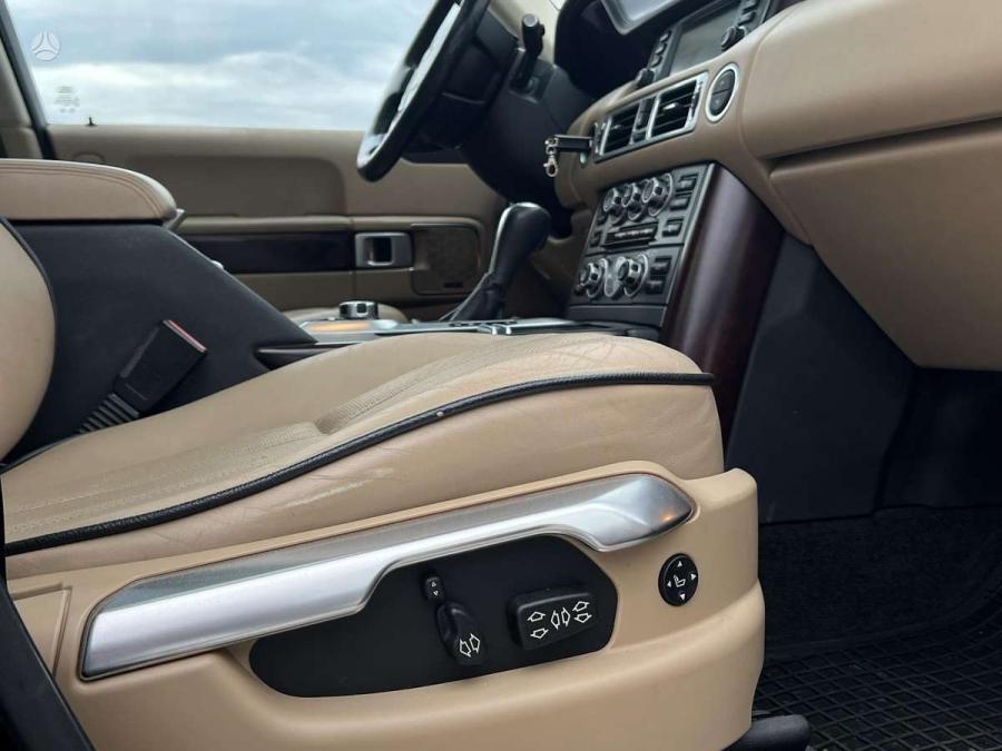 Melns Land Rover Range Rover 2009 Viļņa, ar dzinēja tilpumu 3.63 L un nobraukumu 270 tūkst. km par 5450 €, foto 24 vietnē AUTOMOTO.COM.LV